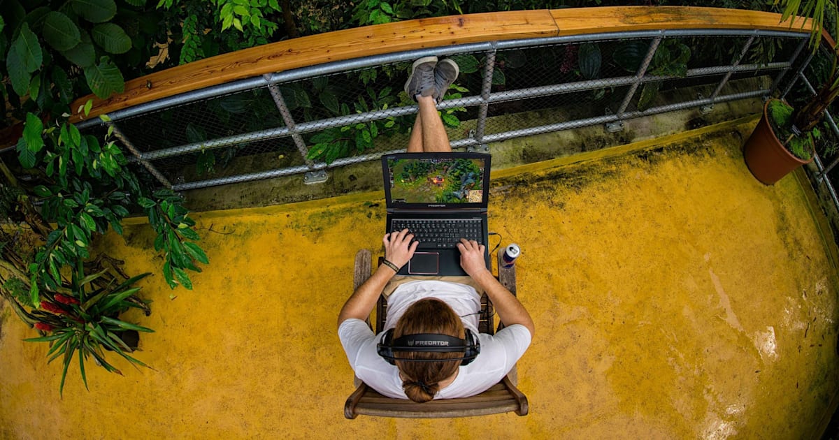 Acer Predator Helios 300 garden