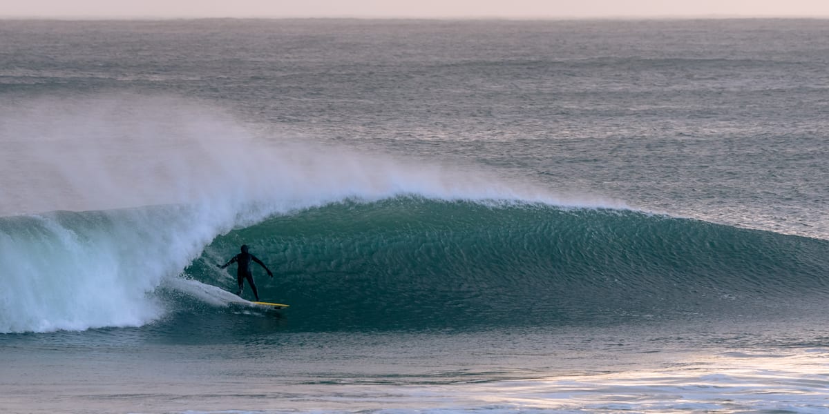 Surf : Mark McInnis chasse les vagues dans Island X