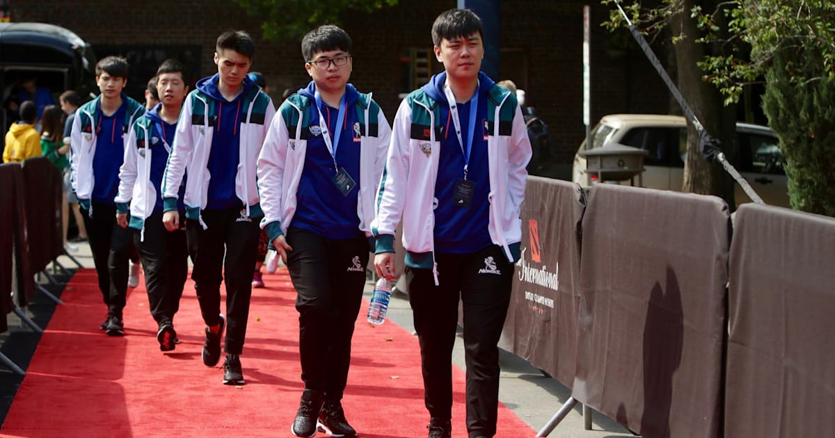 Dota 2: IceFrog questions | Red Bull Esports ++Video++