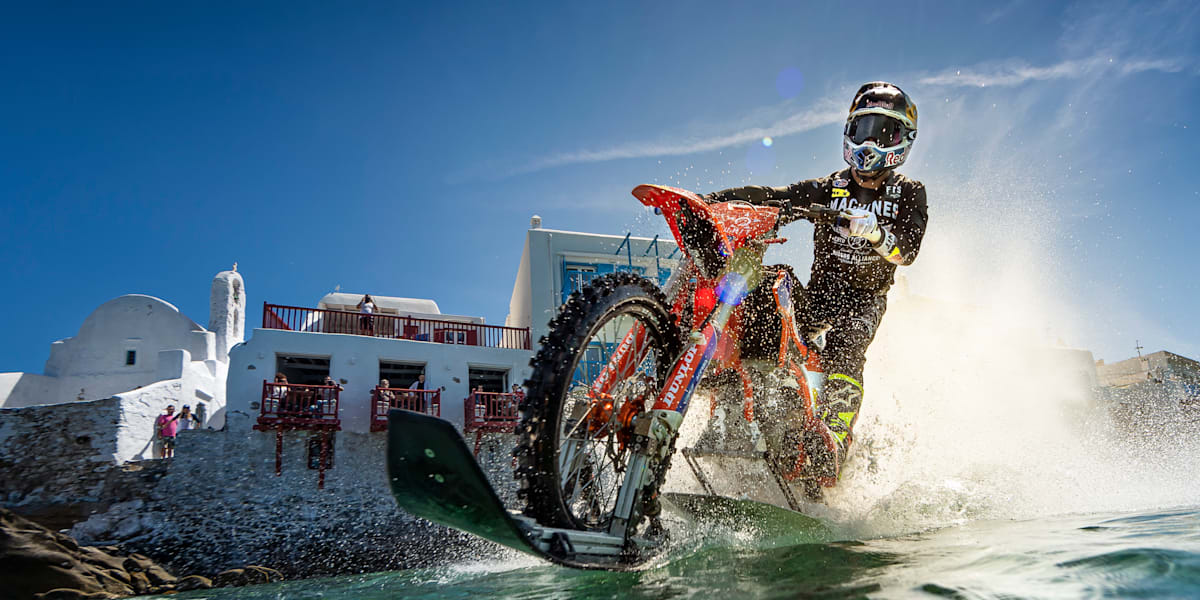 Samo Vidic vabi na foto razstavo Samoglavih 20