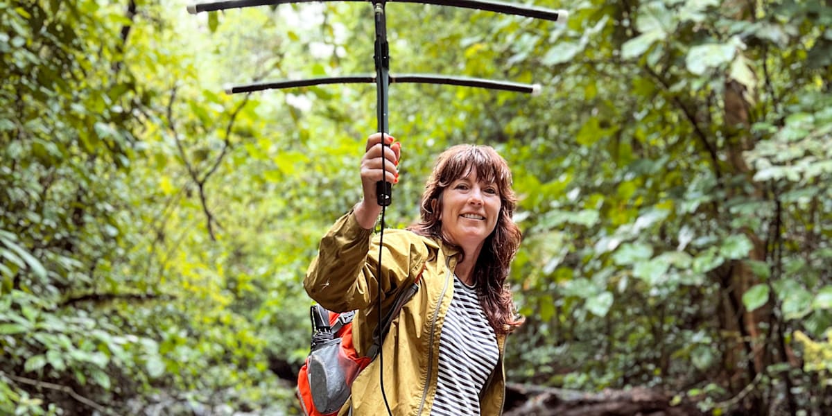 Lucy Cooke zoologist: animal behaviour book – Bitch
