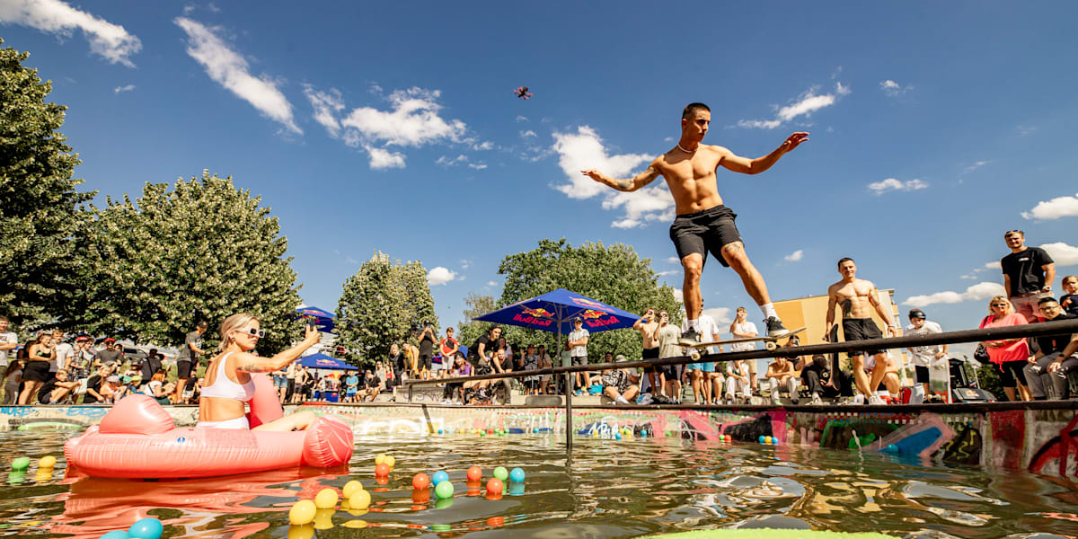 Red Bull Max Pool Party Praha Brno: Report a fotky