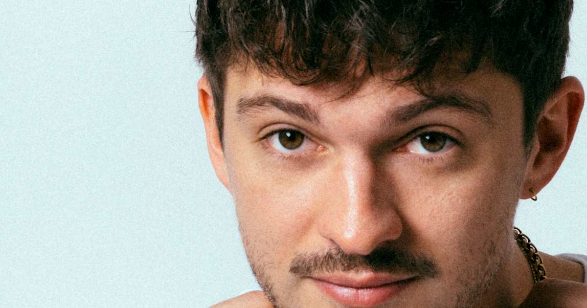 Im Porträt: Sänger Rian über Humor, Familie & seine Anfänge