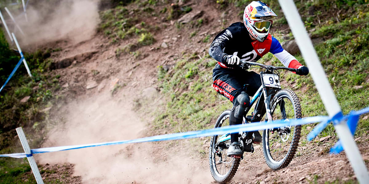 Ele é Loic Bruni, astro do mountain bike downhill