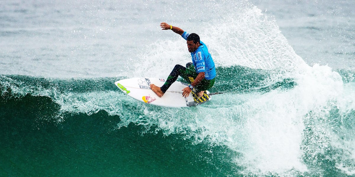 De Souza and Moore win Australian Open of Surfing