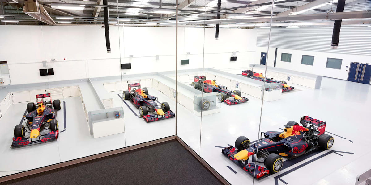Formula One: Red Bull Racing RB13 – Factory Tour Video