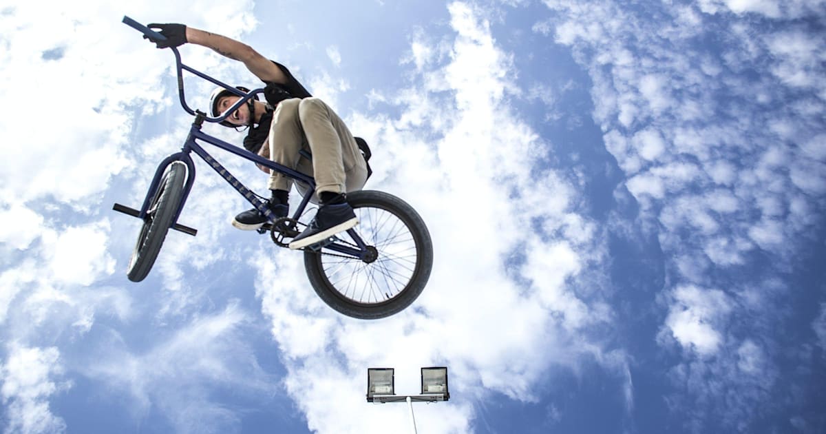 Broc Raiford plaque un Air Table en BMX - Vidéo