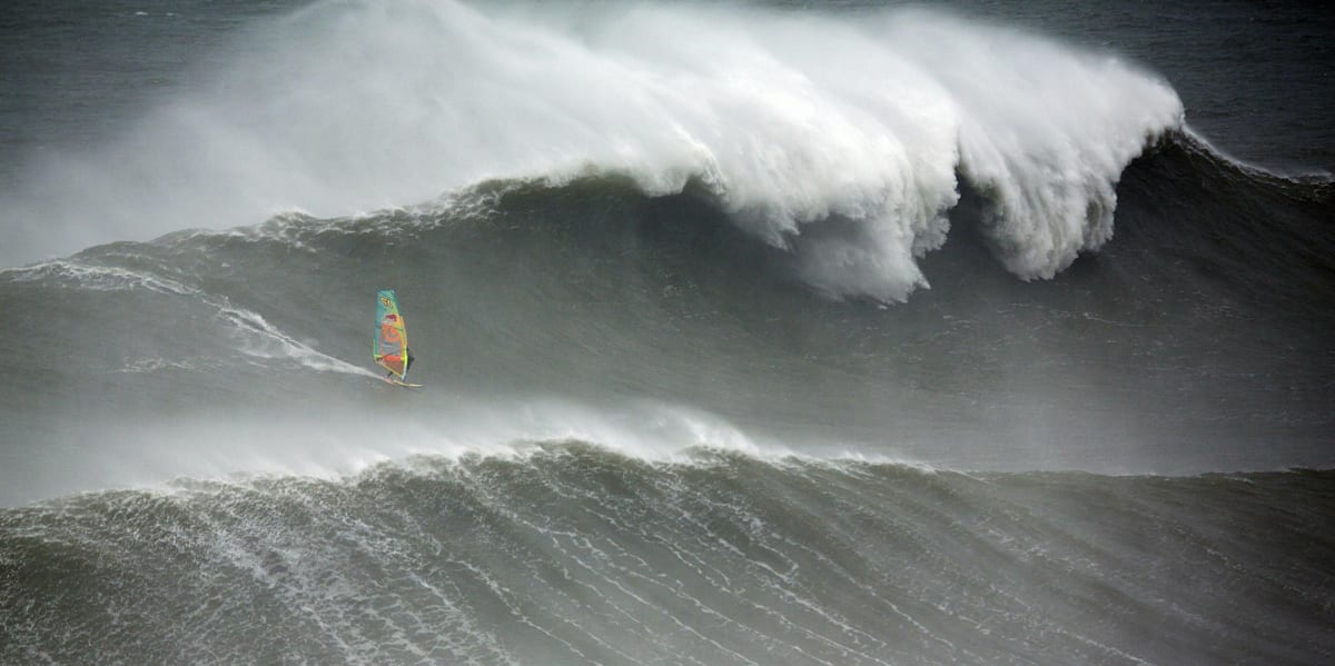 Le 7 onde più spaventose del mondo dove surfare