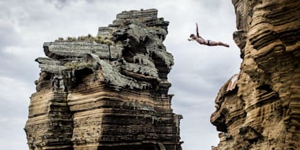 Gary Hunt wins Red Bull Cliff Diving Portugal 2015