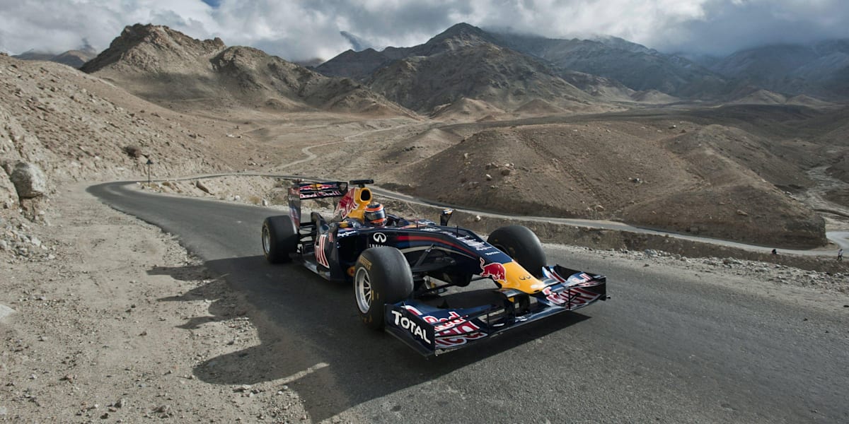 F1 Race Car versus Supercar: Discover the differences