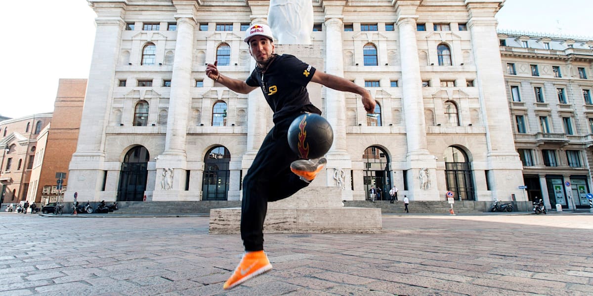 Foot Freestyle: 10 freestylers qui enflamment Youtube