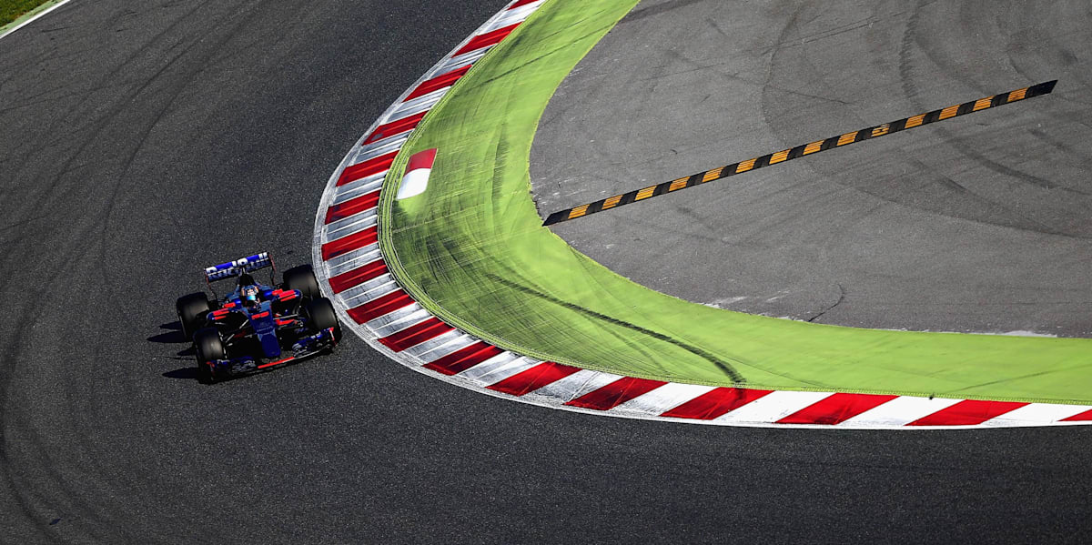 The art of cornering in F1 explained by Carlos Sainz