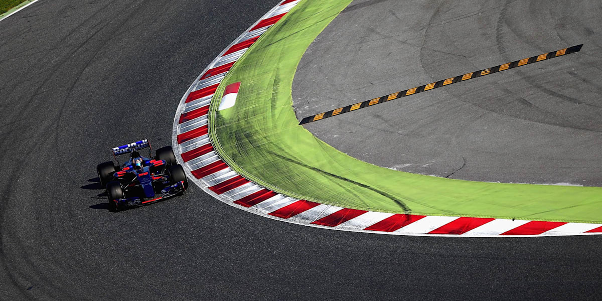 The art of cornering in F1 explained by Carlos Sainz