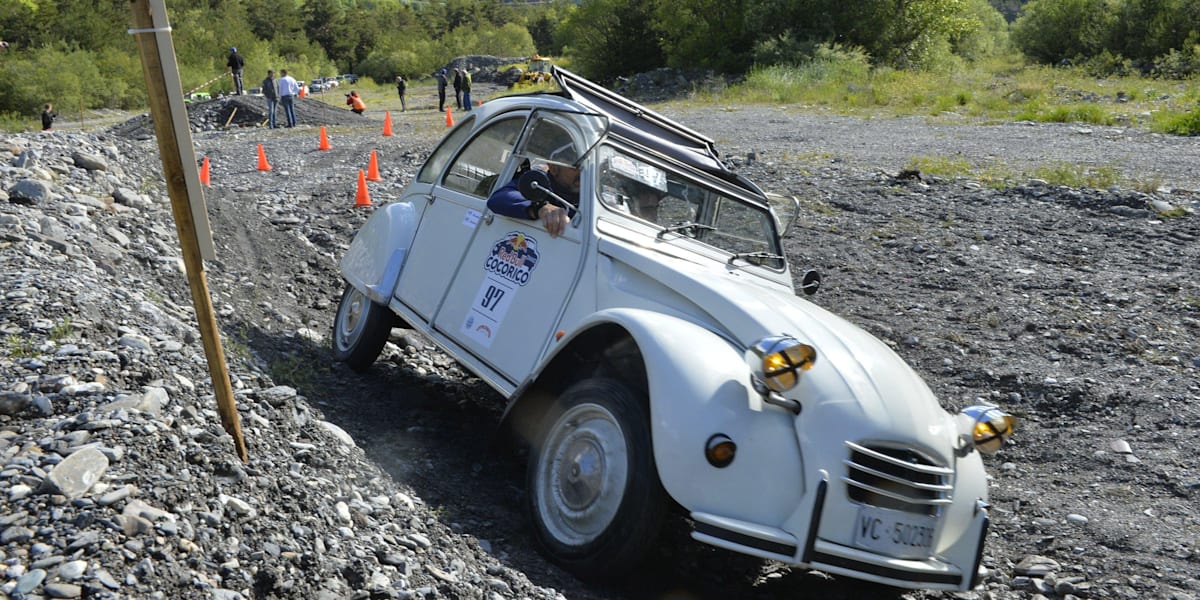 Um rali só de Citroën 2CV e Renault 4L