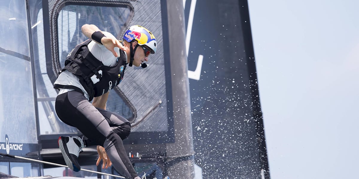 Red Bull Wingfinder: Sailor Jimmy Spithill takes test