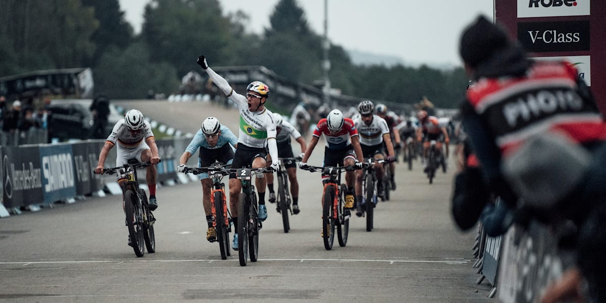 Nové Město XCC sprint finish: Henrique Avancini 2020