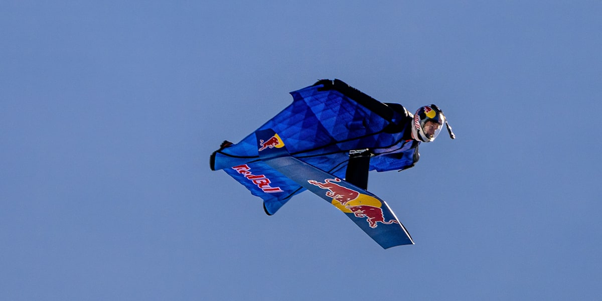 Peter Salzmann und sein längerter Wingsuit Flug der Welt