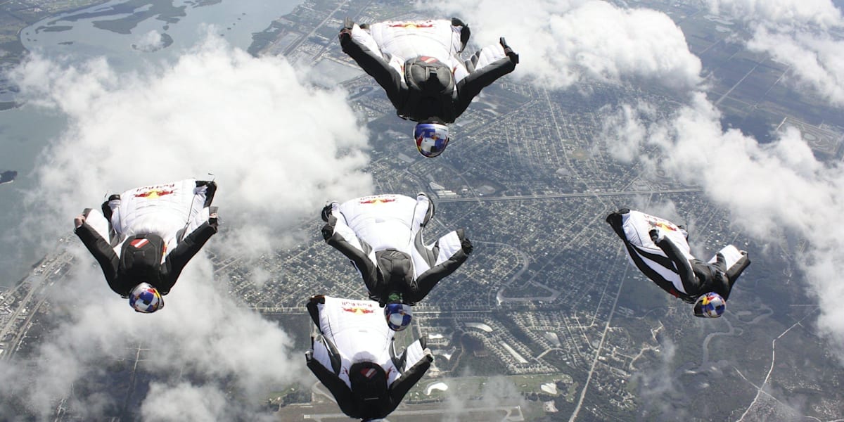 Průlet loňským rokem se skydivingovým týmem
