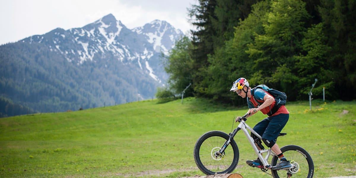 How to MTB: the log hop