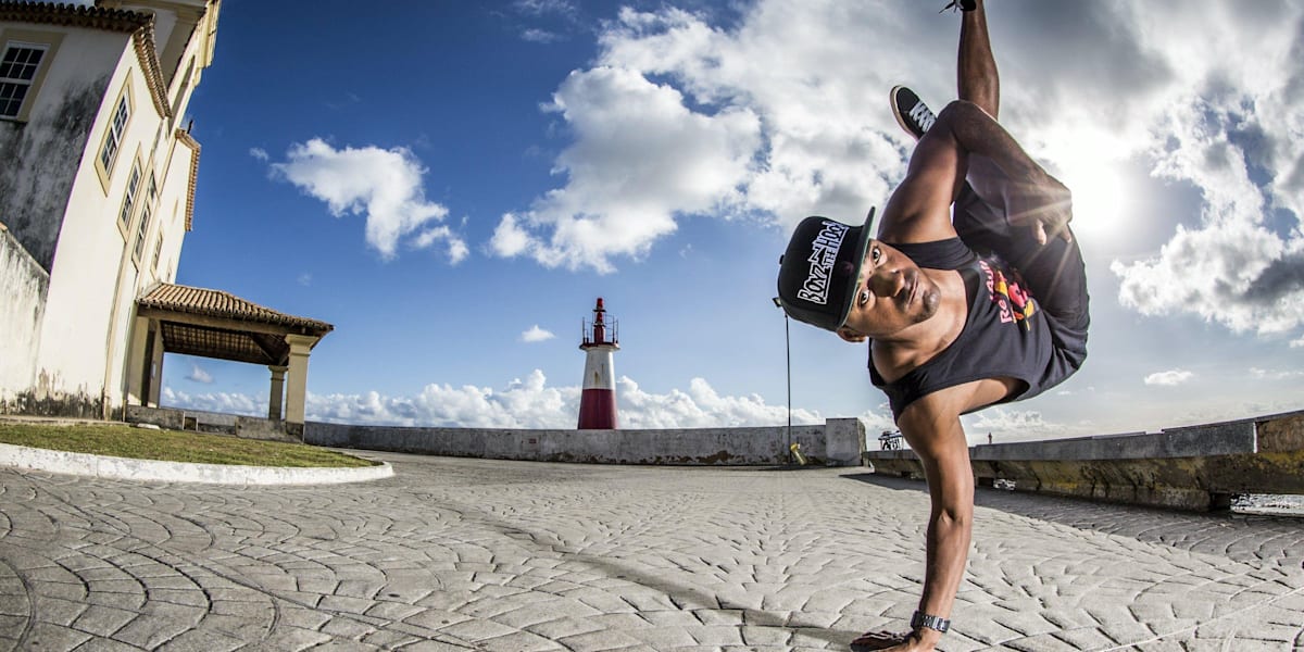 B-boy Pelezinho ensina 3 movimentos de break | Red Bull