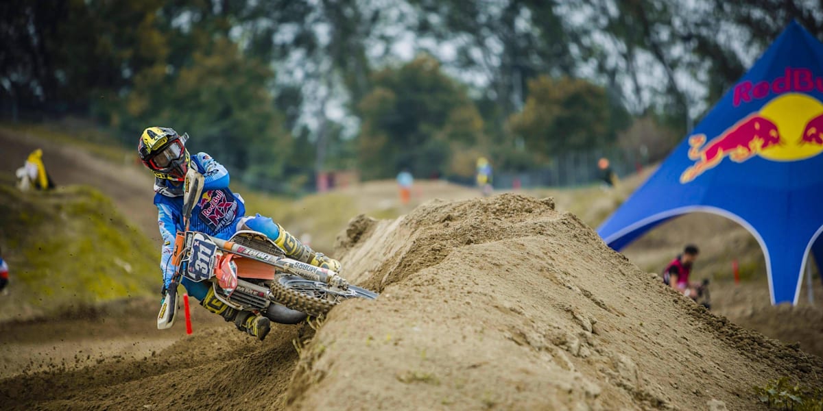Motocross cornering tips: How to corner like a pro