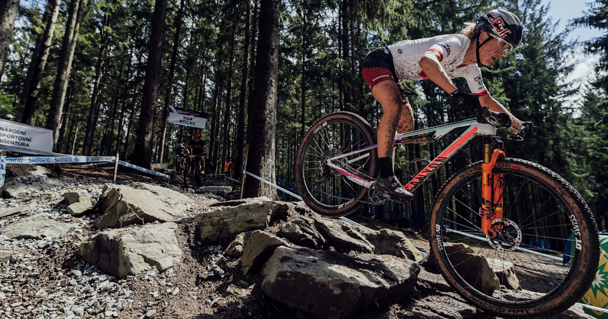 Emily Batty's Bike Check - Bike Spec of her Canyon XCO