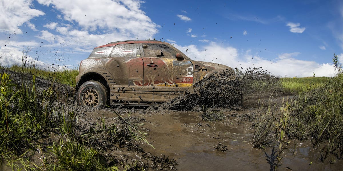 Silk Way Rally: Behind the scenes at checkpoint +video+