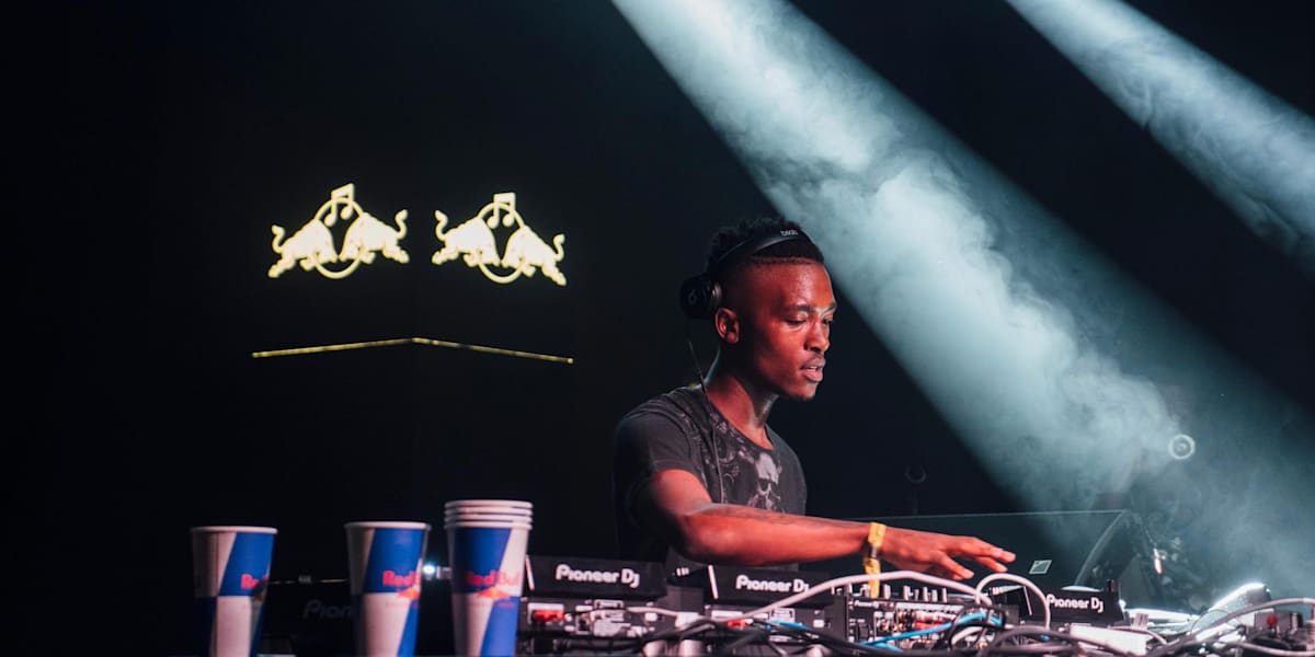 DJ Lag: Spewing Facts While Riding the Wave