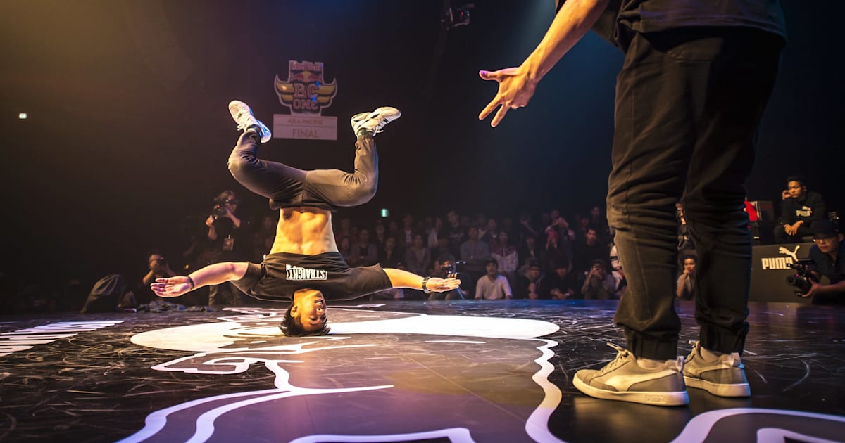 History of dance moves: everything about the head spin