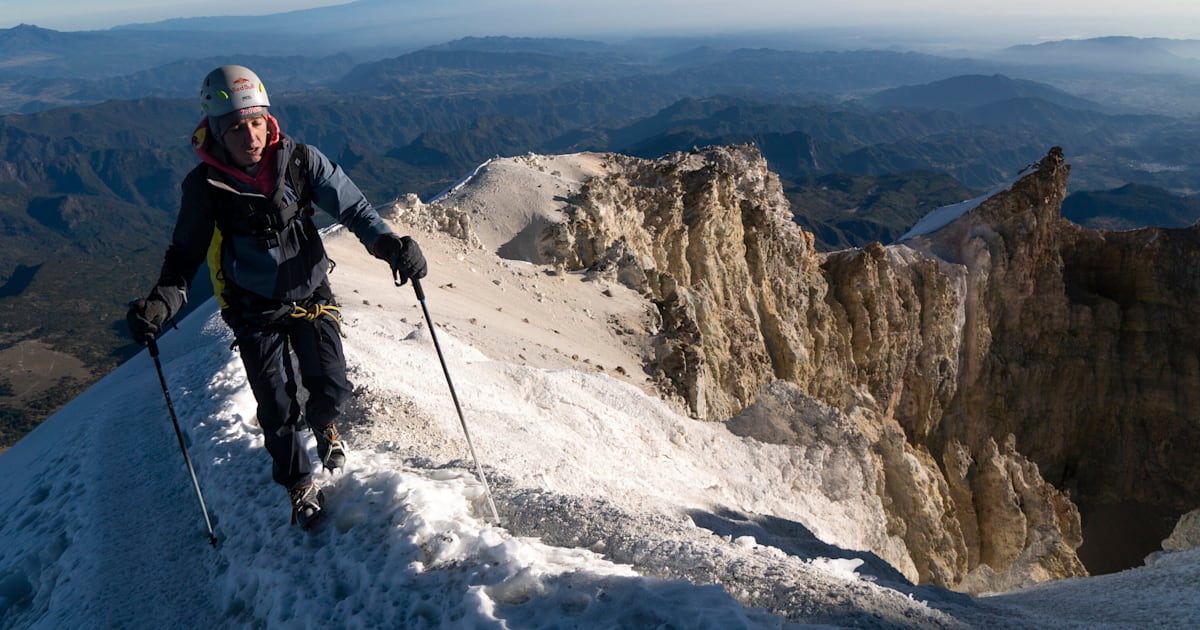 Alex Roudayna climbed 3 volcanoes in 24 hours - video