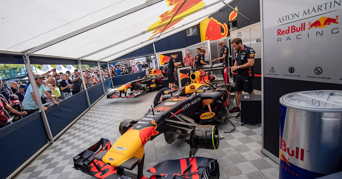 Red Bull Racing Formula One Team: RB7 build timelapse