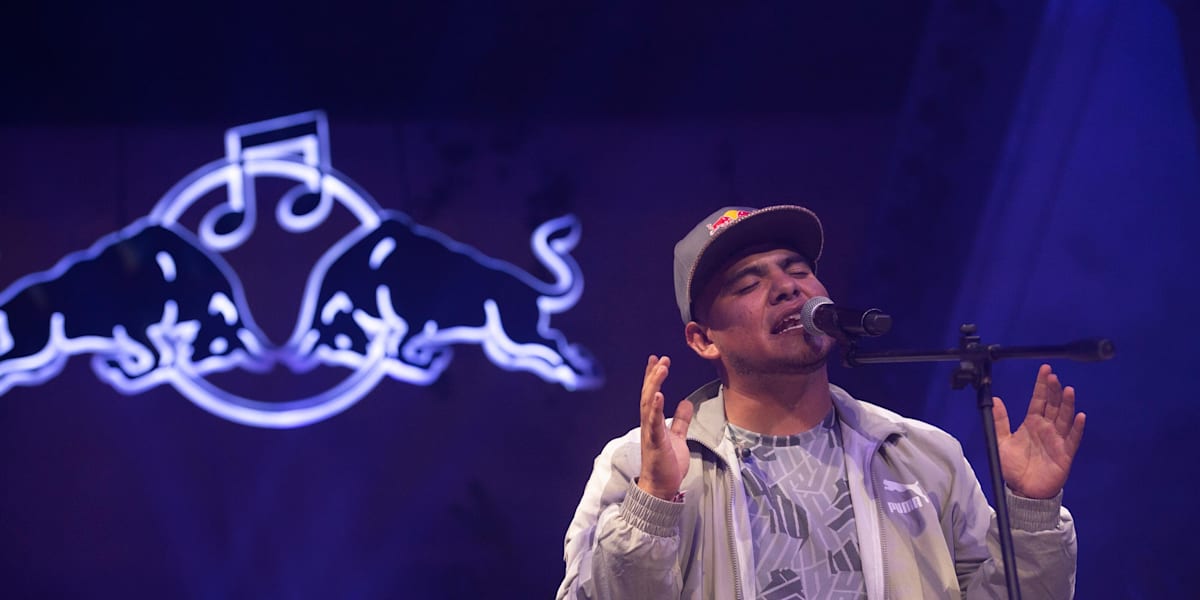 Aczino estrena el video de su concierto “No lo intente en casa"