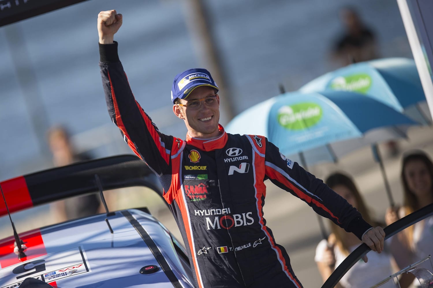Volg Thierry Neuville in Portugal op Red Bull TV