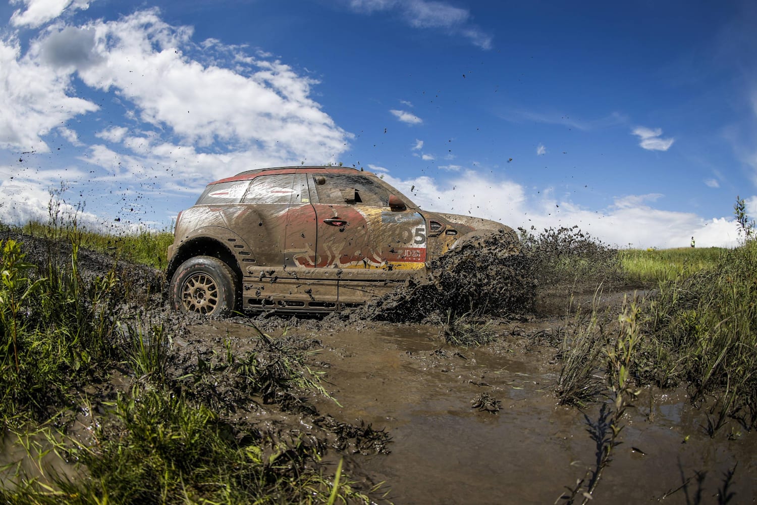 Silk Way Rally: Behind the scenes at checkpoint +video+