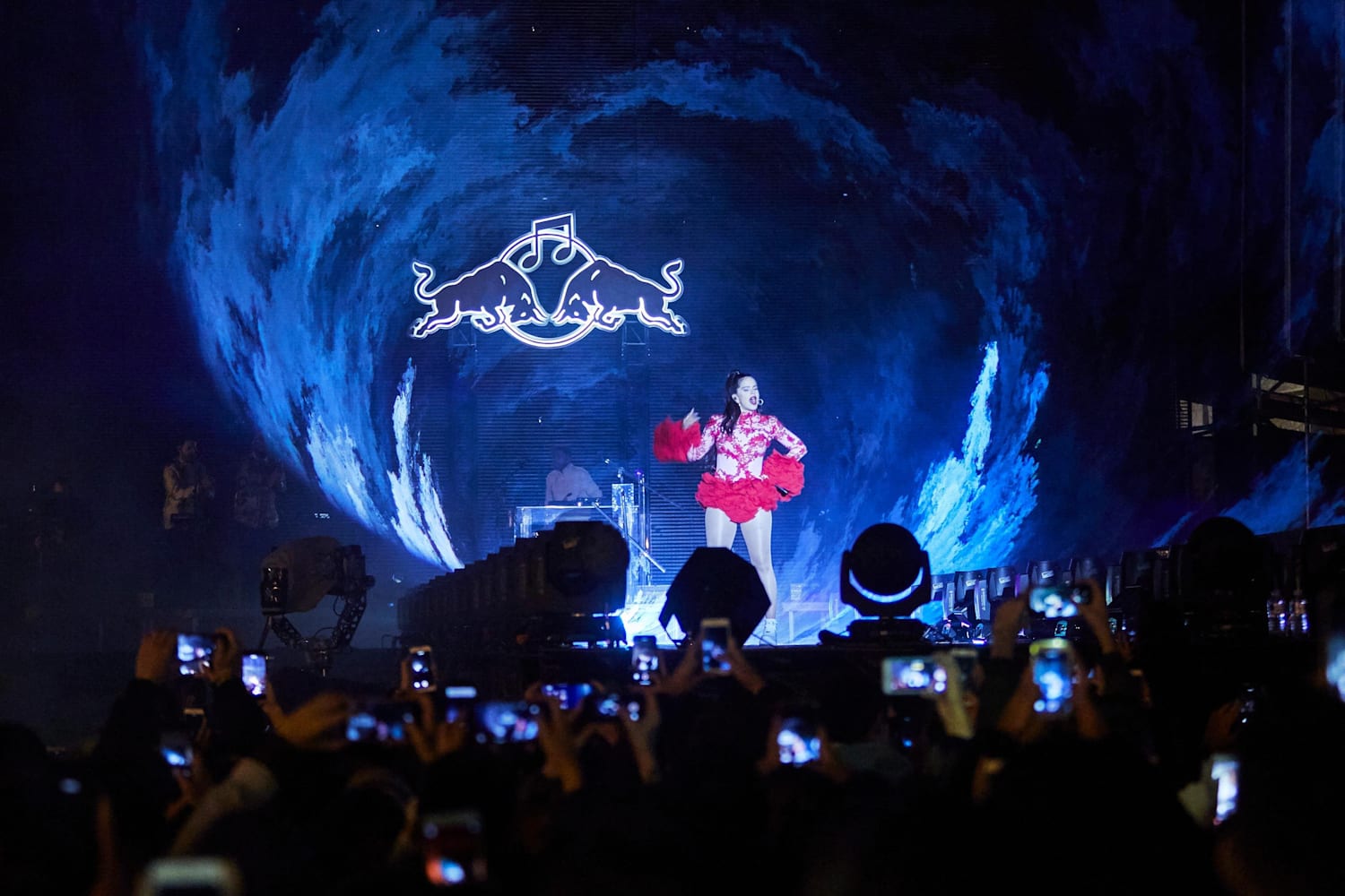Rosalía performs El Mal Querer in Madrid - BTS film
