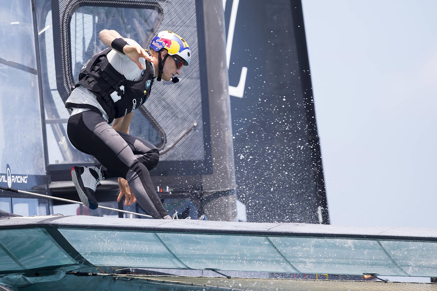 Red Bull Wingfinder: Sailor Jimmy Spithill takes test