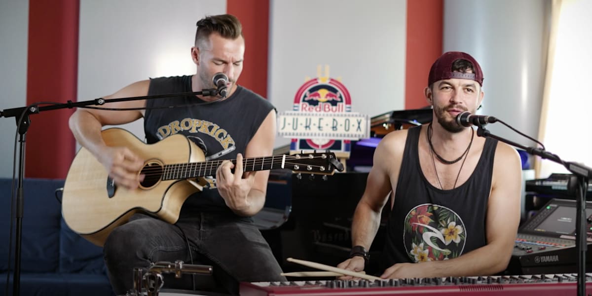 Red Bull Jukebox - Tuansackl Reggae Style (Studio)