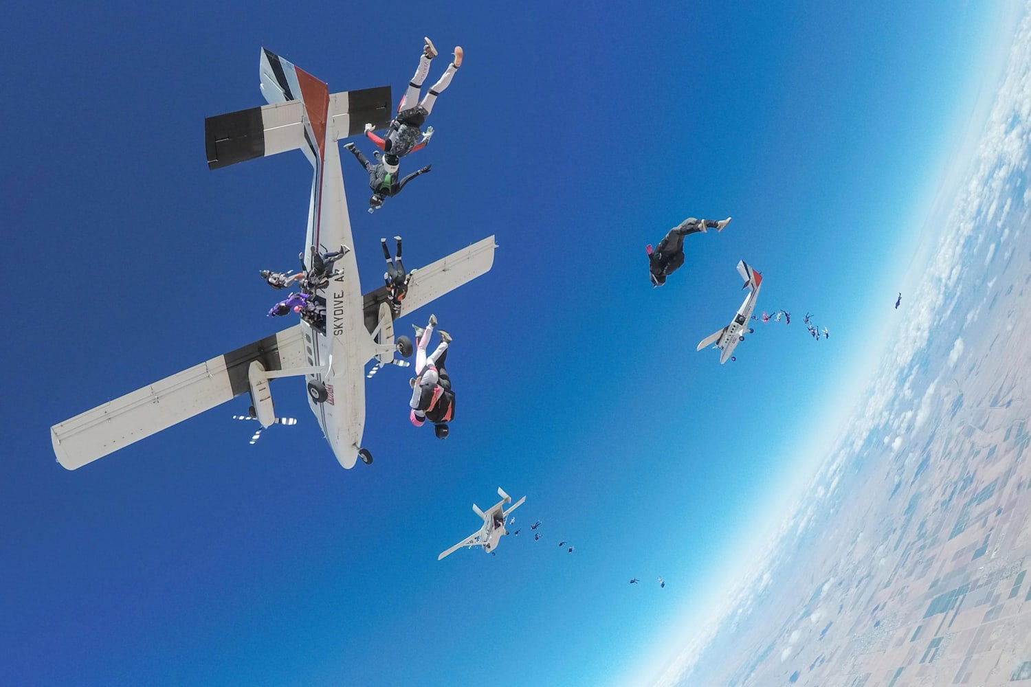 Amy Chmelecki and friends set skydive record *video*