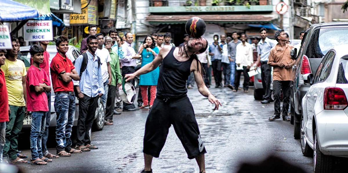 Sean Garnier does incredible freestyle tricks in Mumbai
