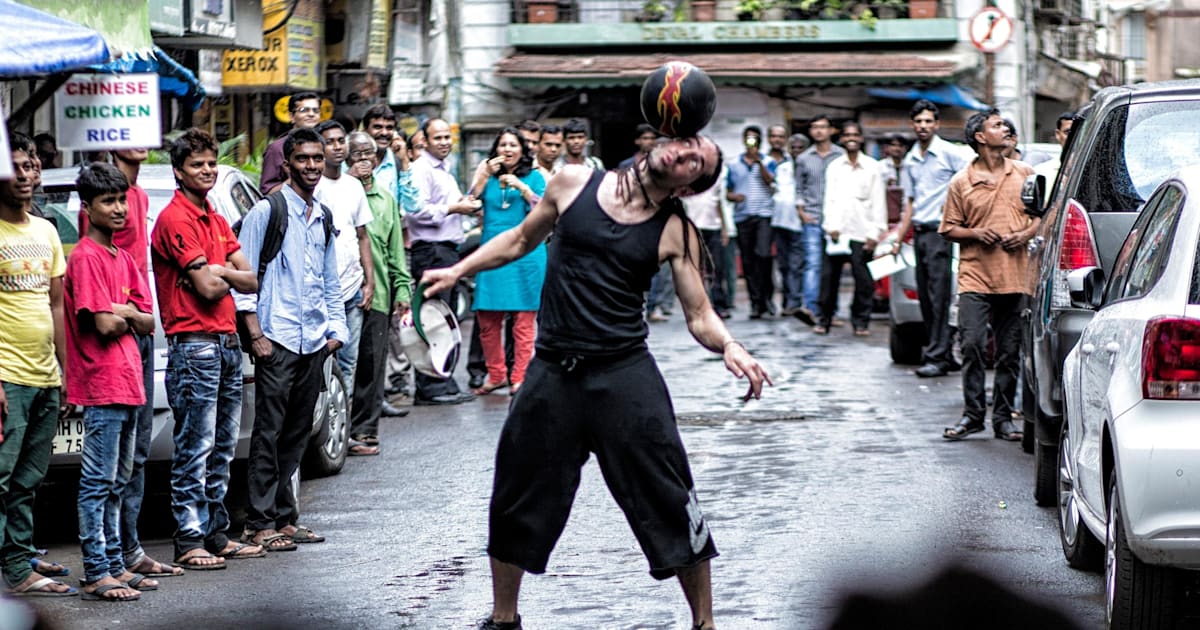 Sean Garnier does incredible freestyle tricks in Mumbai