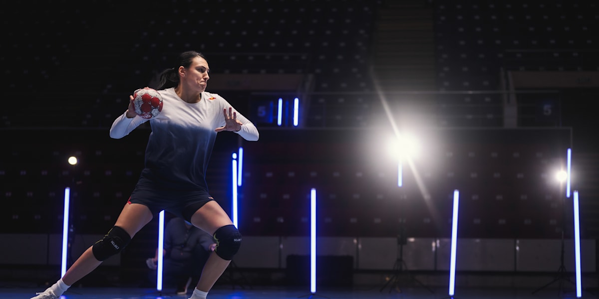 Cristina Neagu: the science behind an unstoppable throw