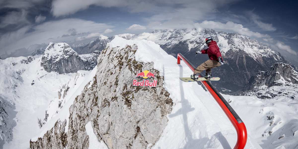 Slopestyle on the Edge: Narrowest course on a mountain ridge