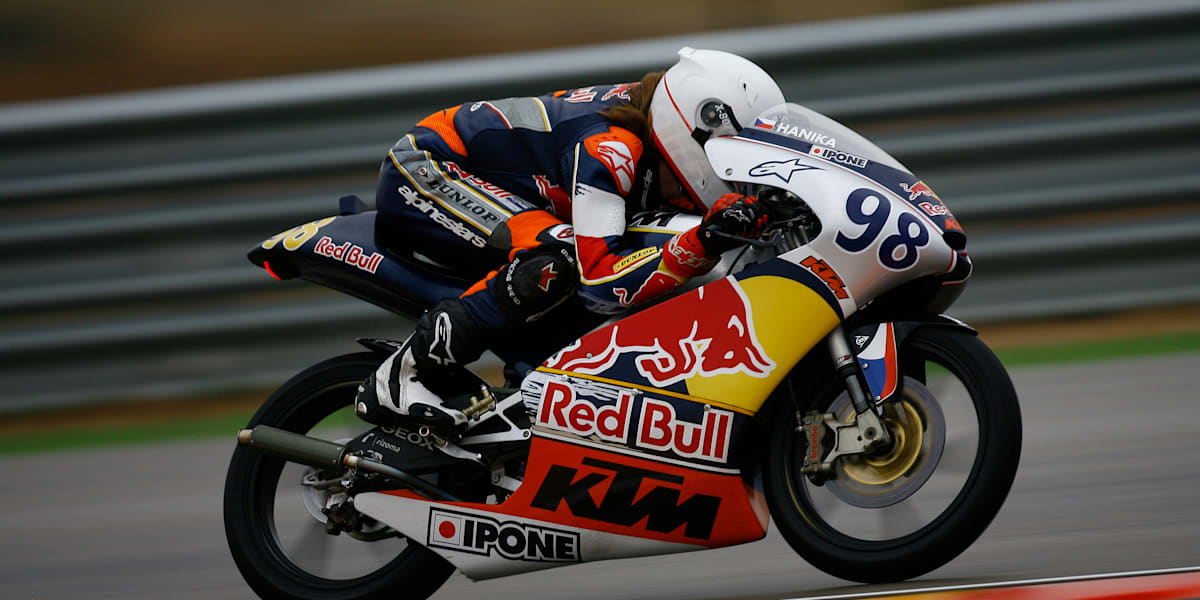 Hanika storms to Aragon Pole