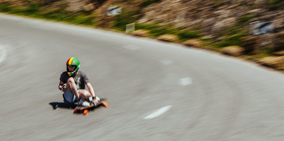 No Paws Down: uma corrida de longboard insana