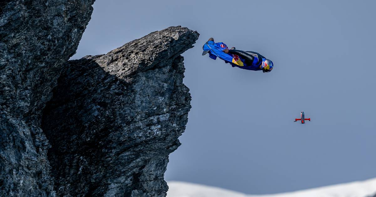 215 mph: Peter Salzmann sets wingsuit speed world record