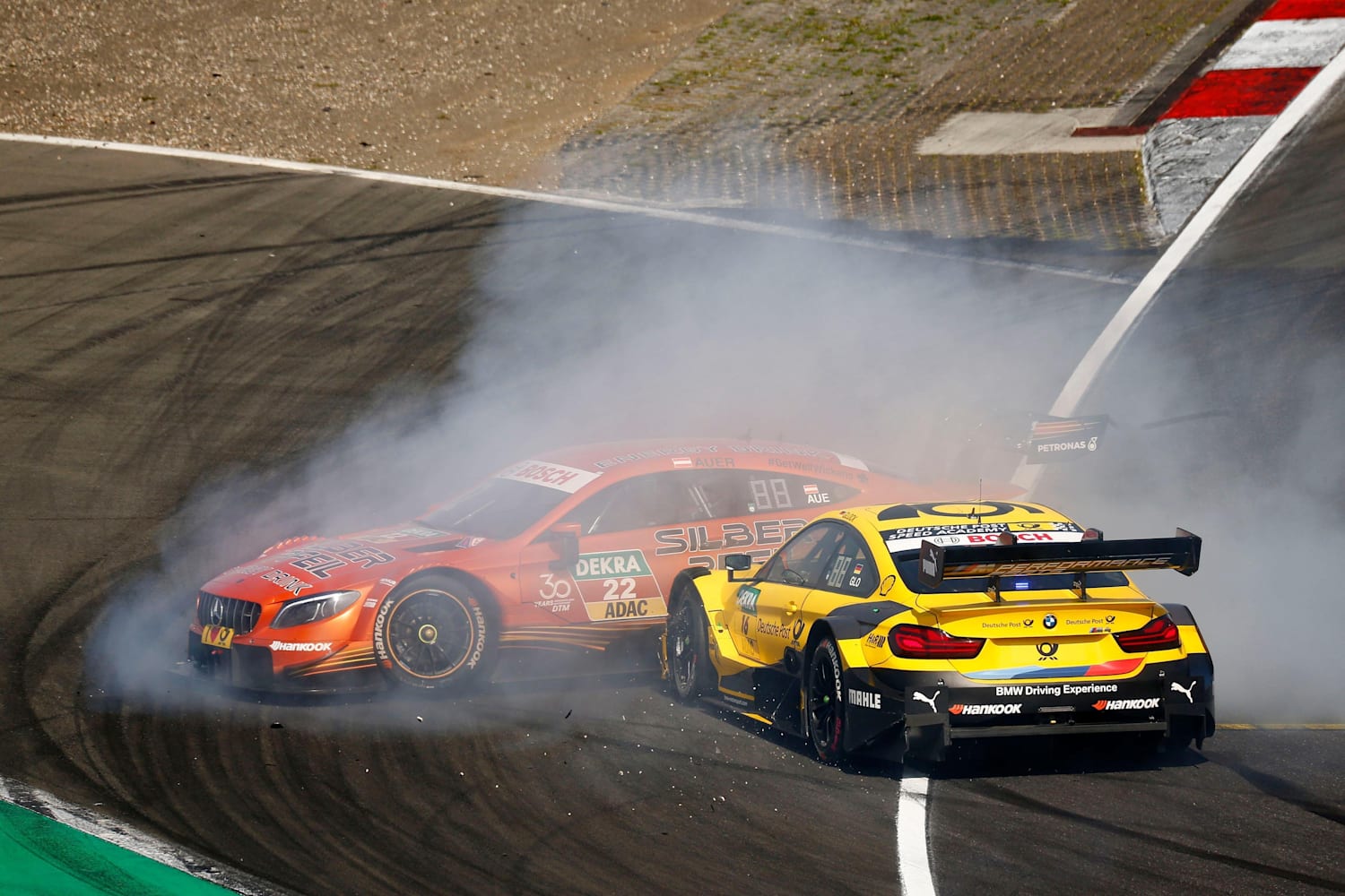 Video: Die wildesten DTM-Crashes mit Happy End