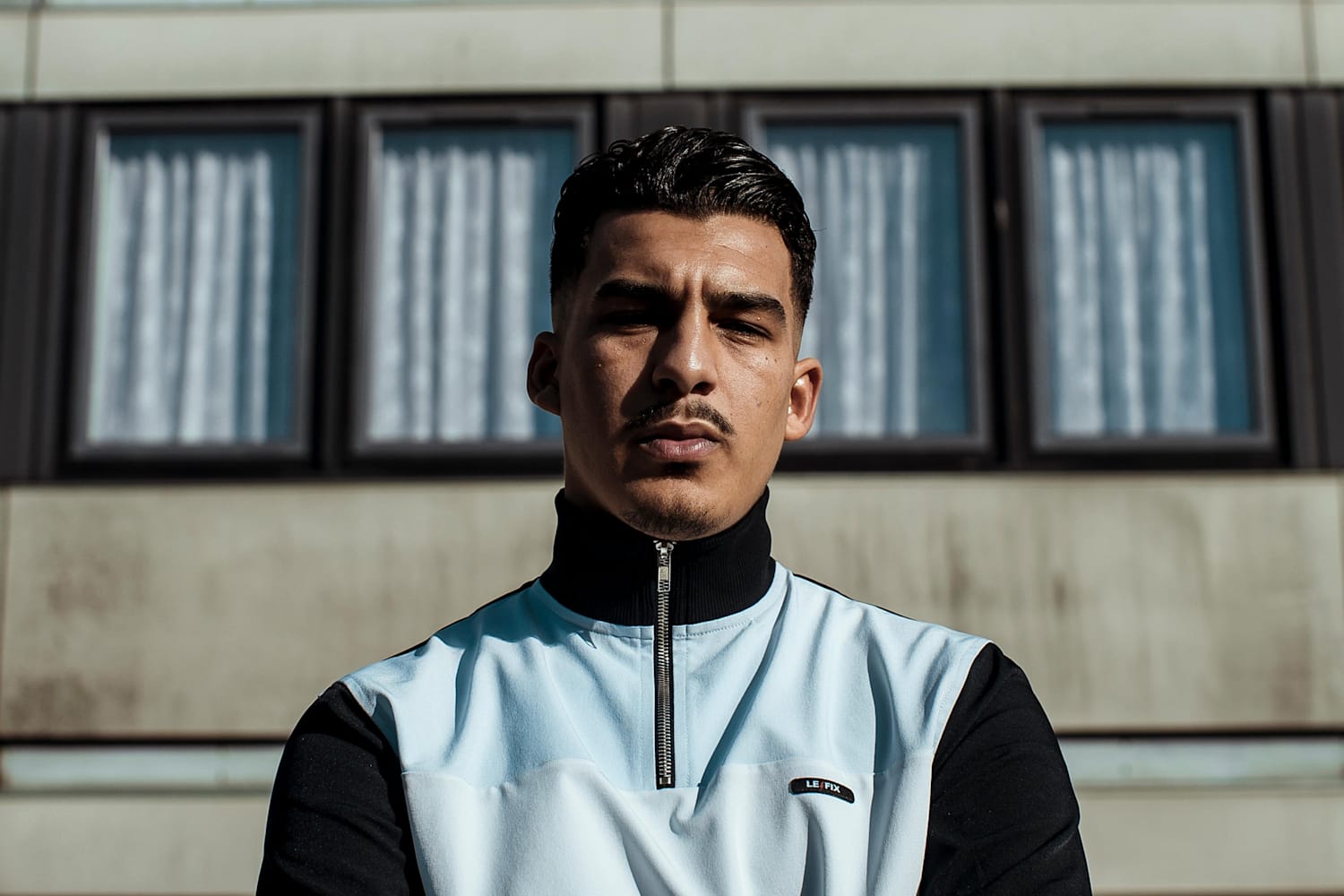 Fouli rejser til ørkenen i 'Mon Poto'-video