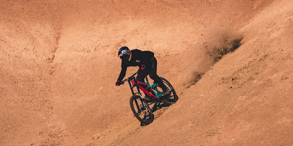 Land Escape: Rupert Walker's new MTB film ++video++