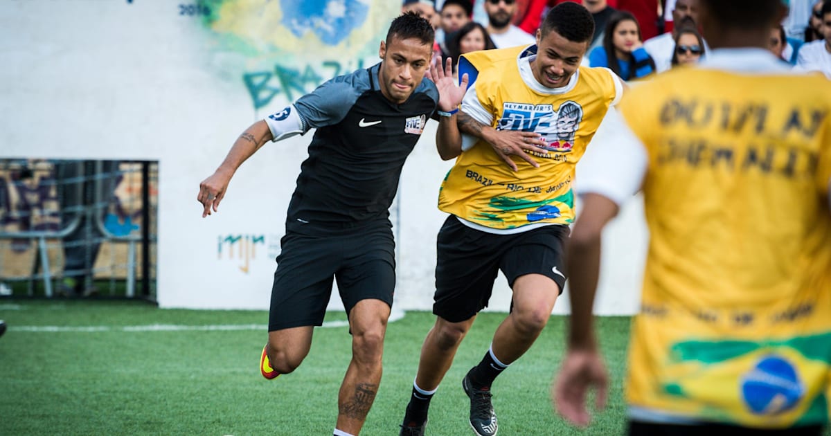 Neymar Jr takes on victorious five-a-side team
