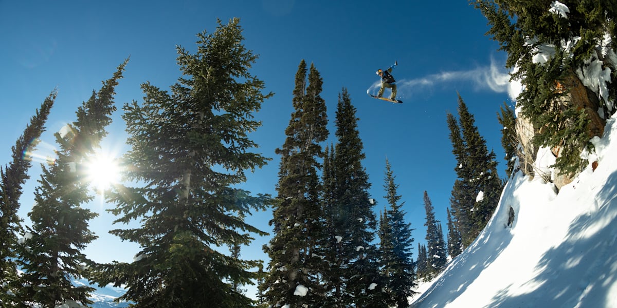 Natural Selection Tour 2024: Revelstoke – snowboarding
